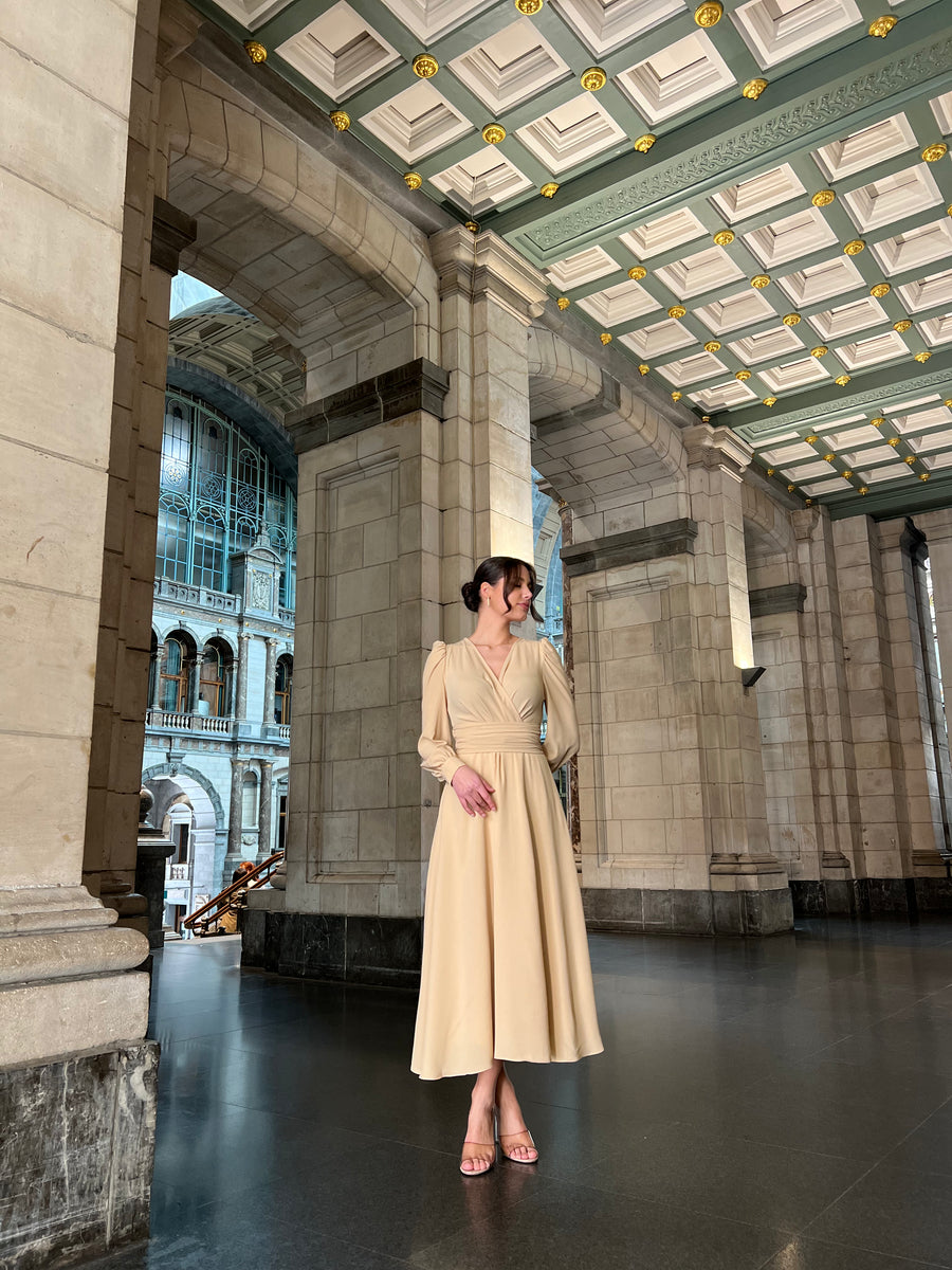 The Alya dress beige – Leyna Dresses